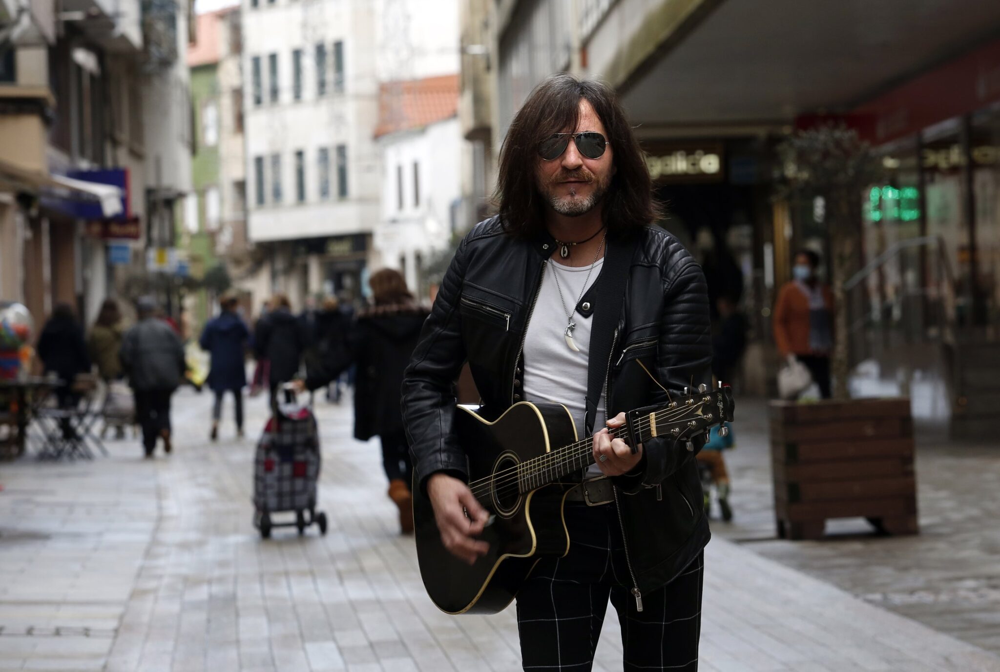El icónico cantante del rock gallego, Maneiro, lanza su nuevo trabajo