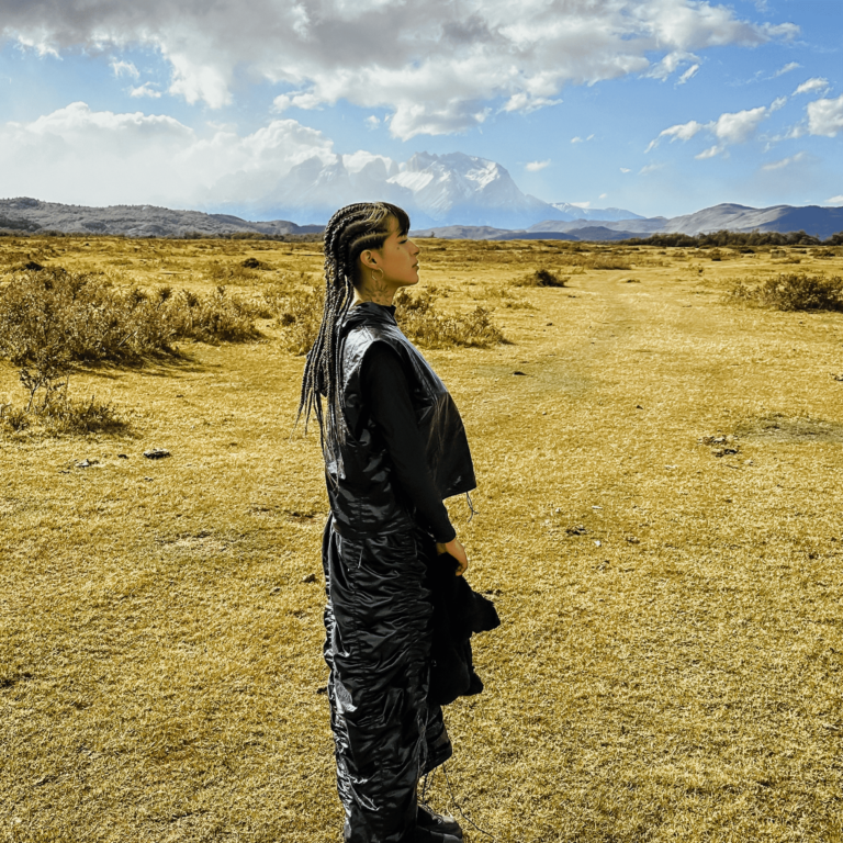 Ambar Luna nos presenta su X si te sirve - Canción a quemarropa