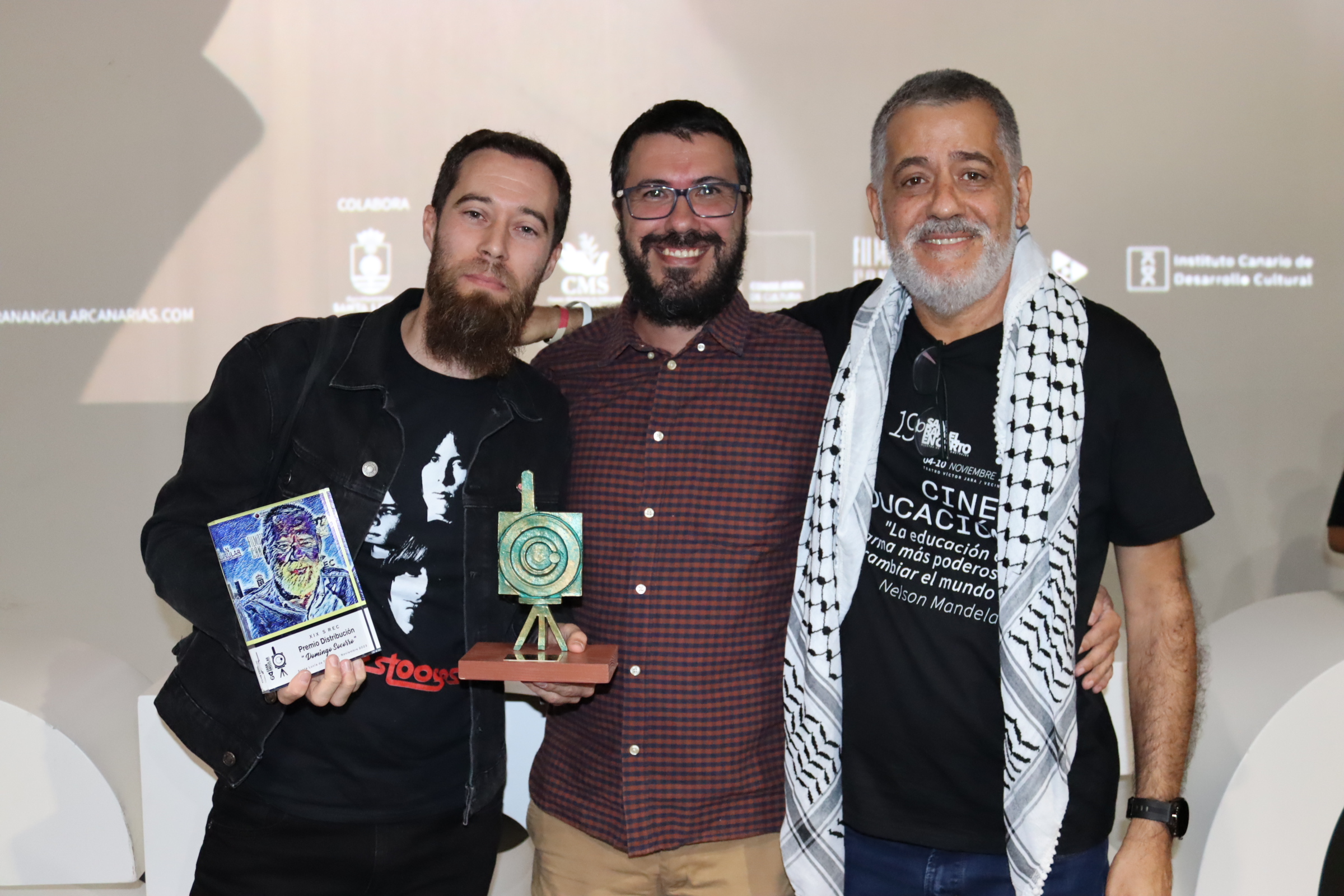 Johnny Medina (izq) junto a Jonay García y Agustín Domíguez, con el ...