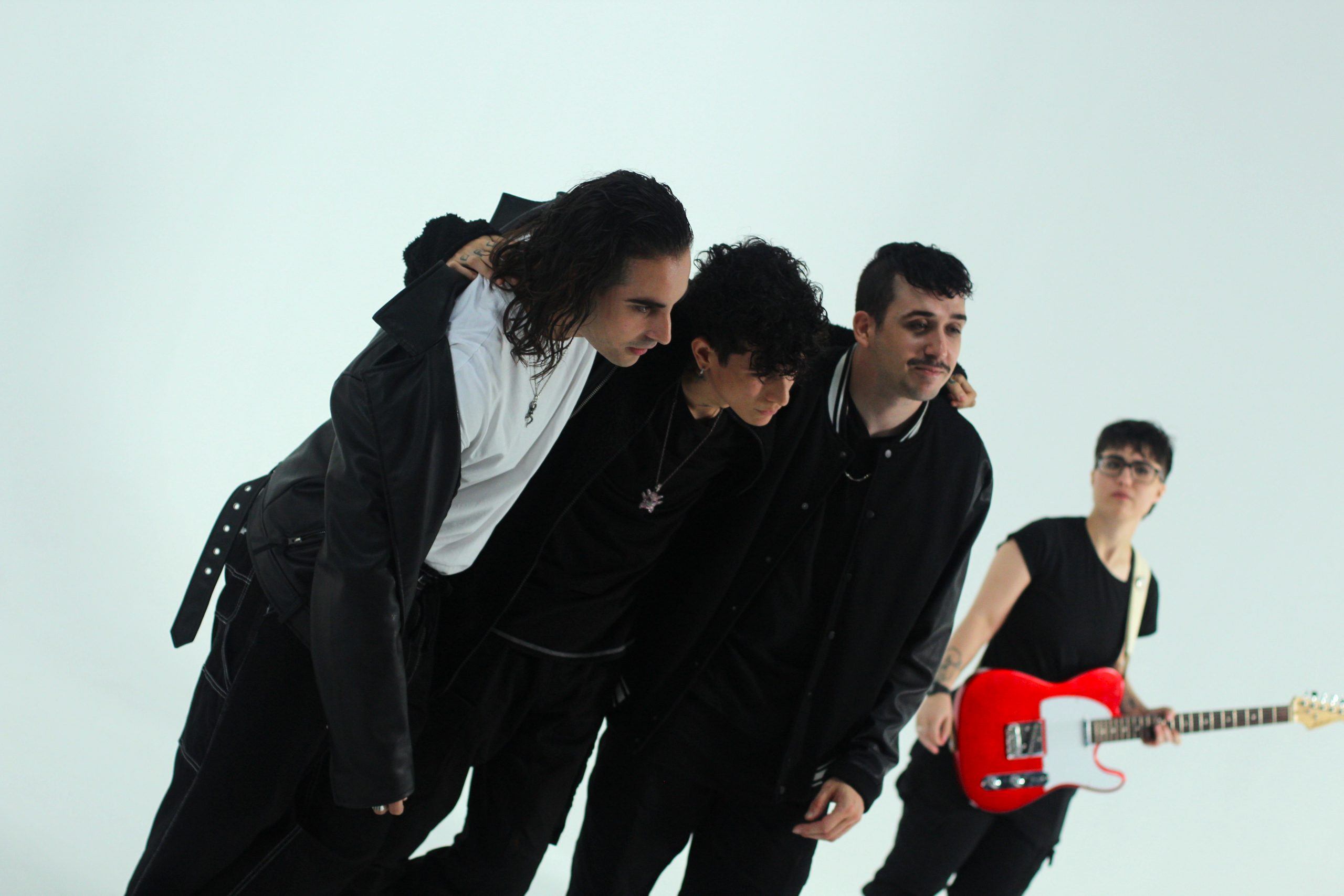 Lorenzo presenta su nuevo sencillo Todo me va genial - Canción a quemarropa